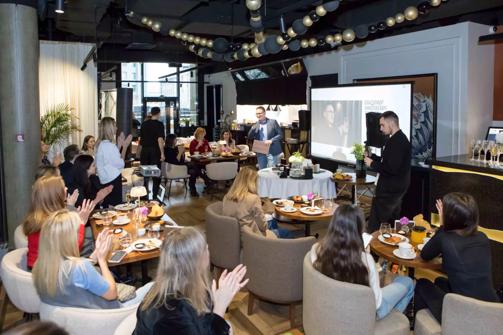 Bernhard H. Mayer представил журналистам и блогерам новинки 2024 года - QNET